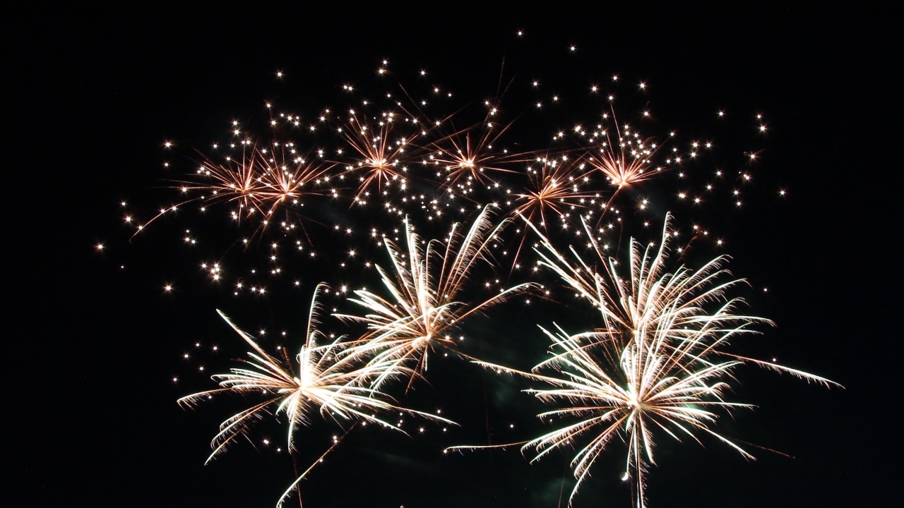 Fireworks USA HD Screensaver | TV App | Roku Channel Store | Roku